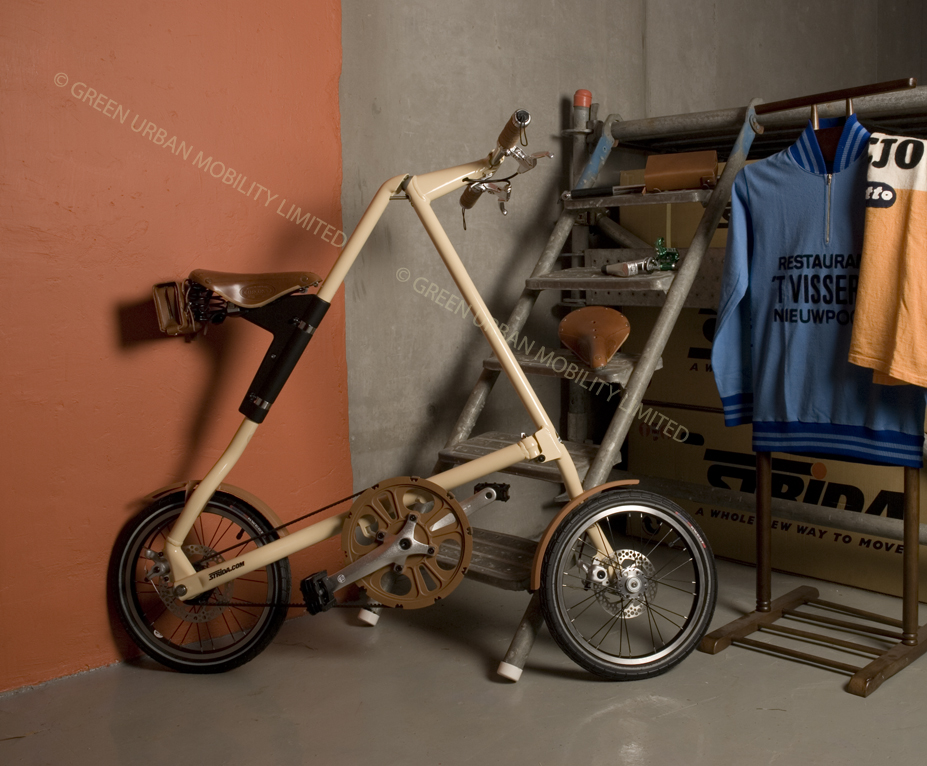 STRIDA x BROOKS限量別注版 - 笑看天下